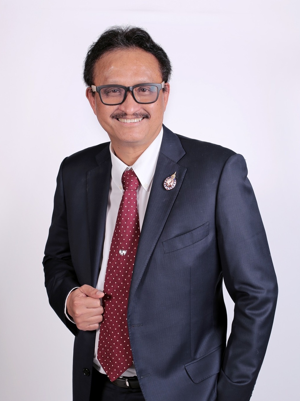 คณะกรรมการมูลนิธิ – มูลนิธิเทพรัตนเวชชานุกูล